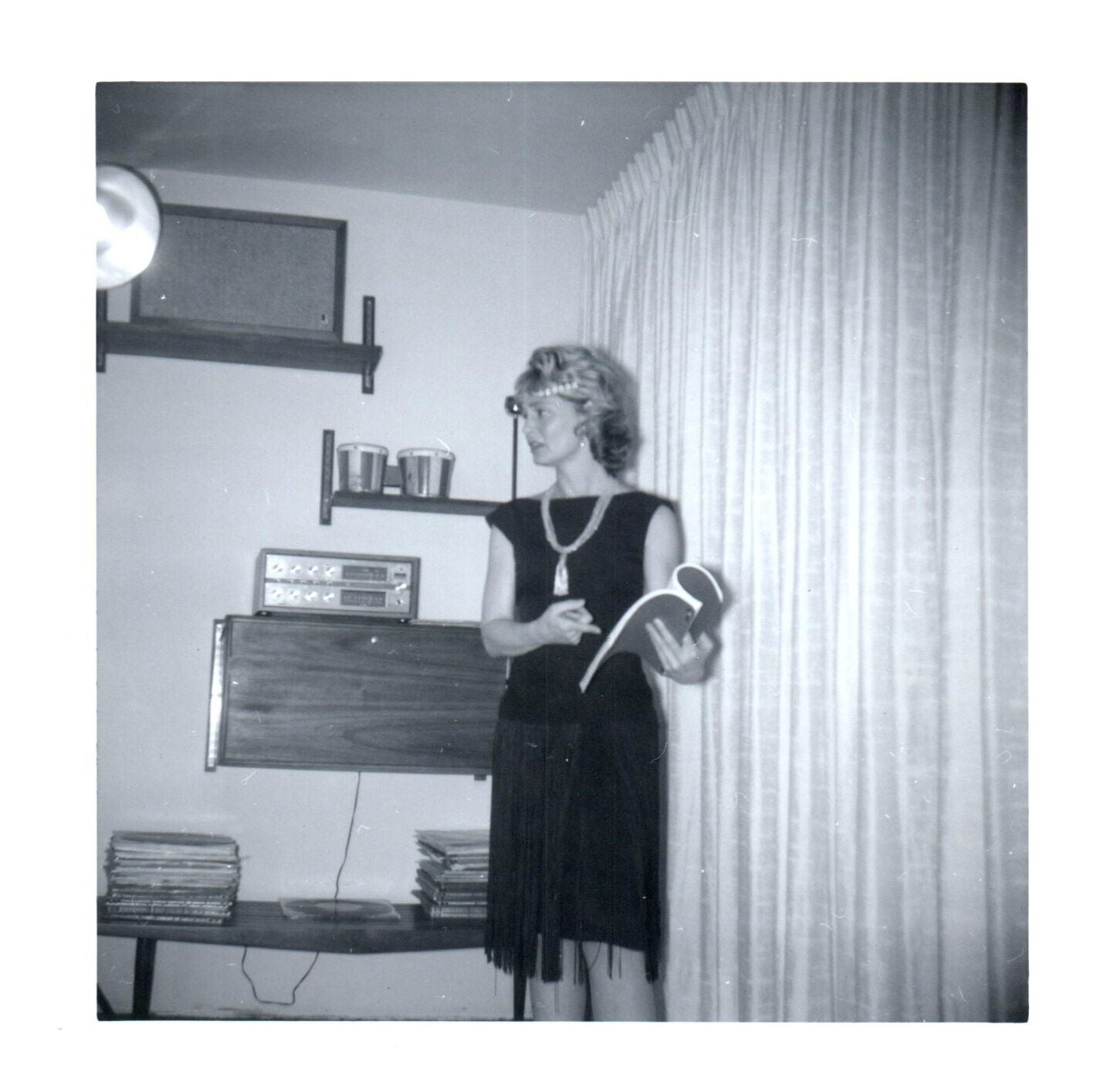 1950s Pretty Women Reading Book Vintage Photo Los Angeles – techrewinds