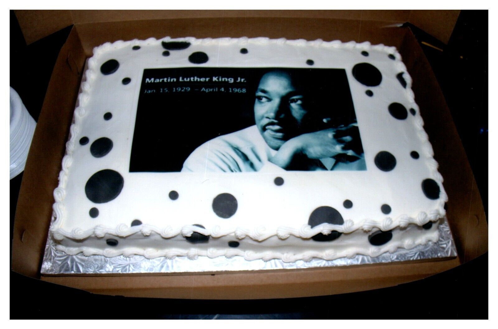 2000s Martin Luther King Cake Photo Los Angeles – techrewinds