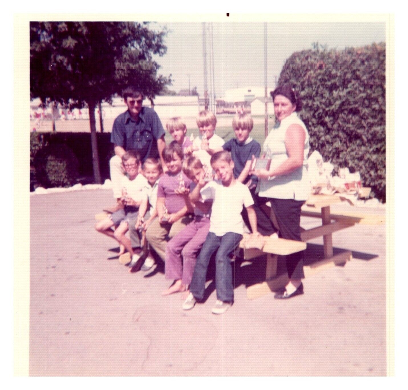 1970s Kids Lunch Time Class Pic Vintage Photo – techrewinds