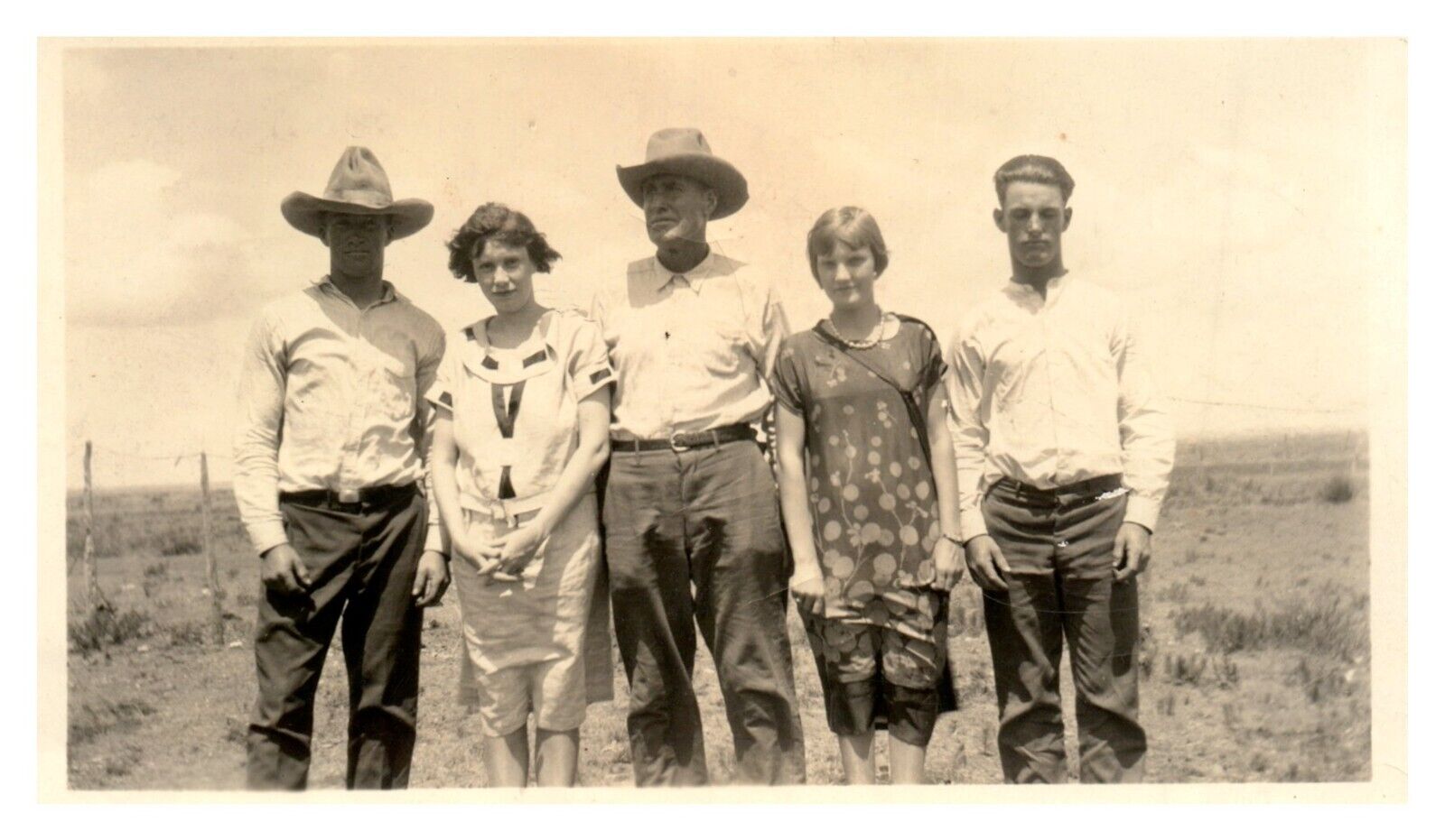 1930s Family Portrait on a Ranch with Hats Vintage Photo – techrewinds