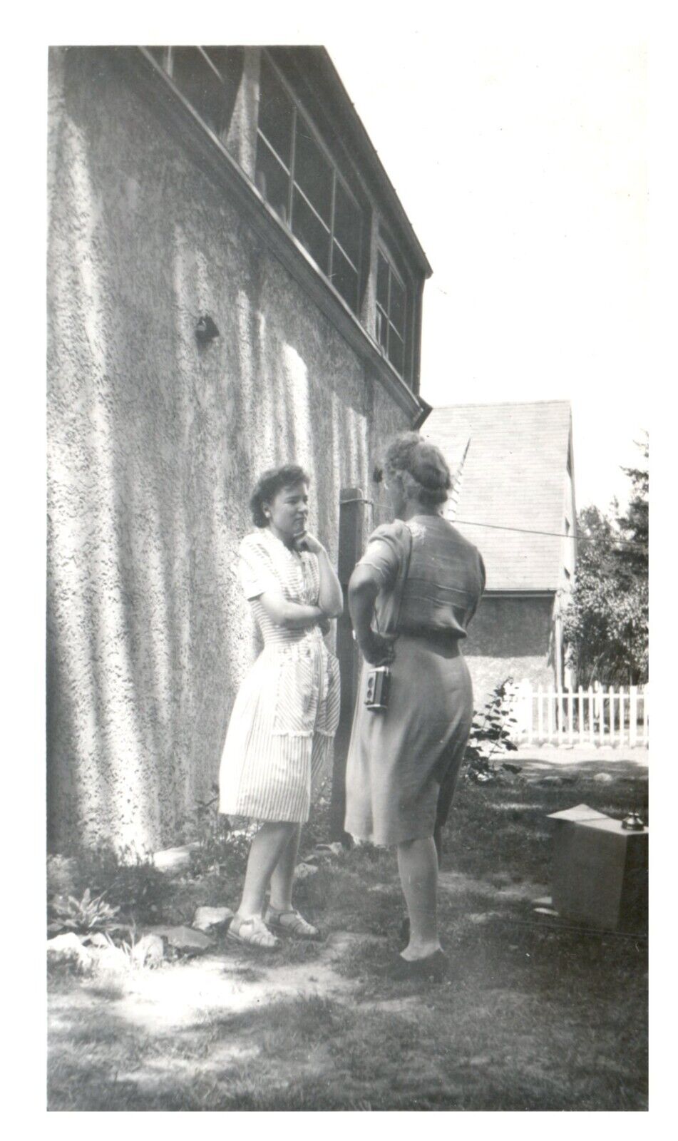1940s Women argument Vintage Photo – techrewinds