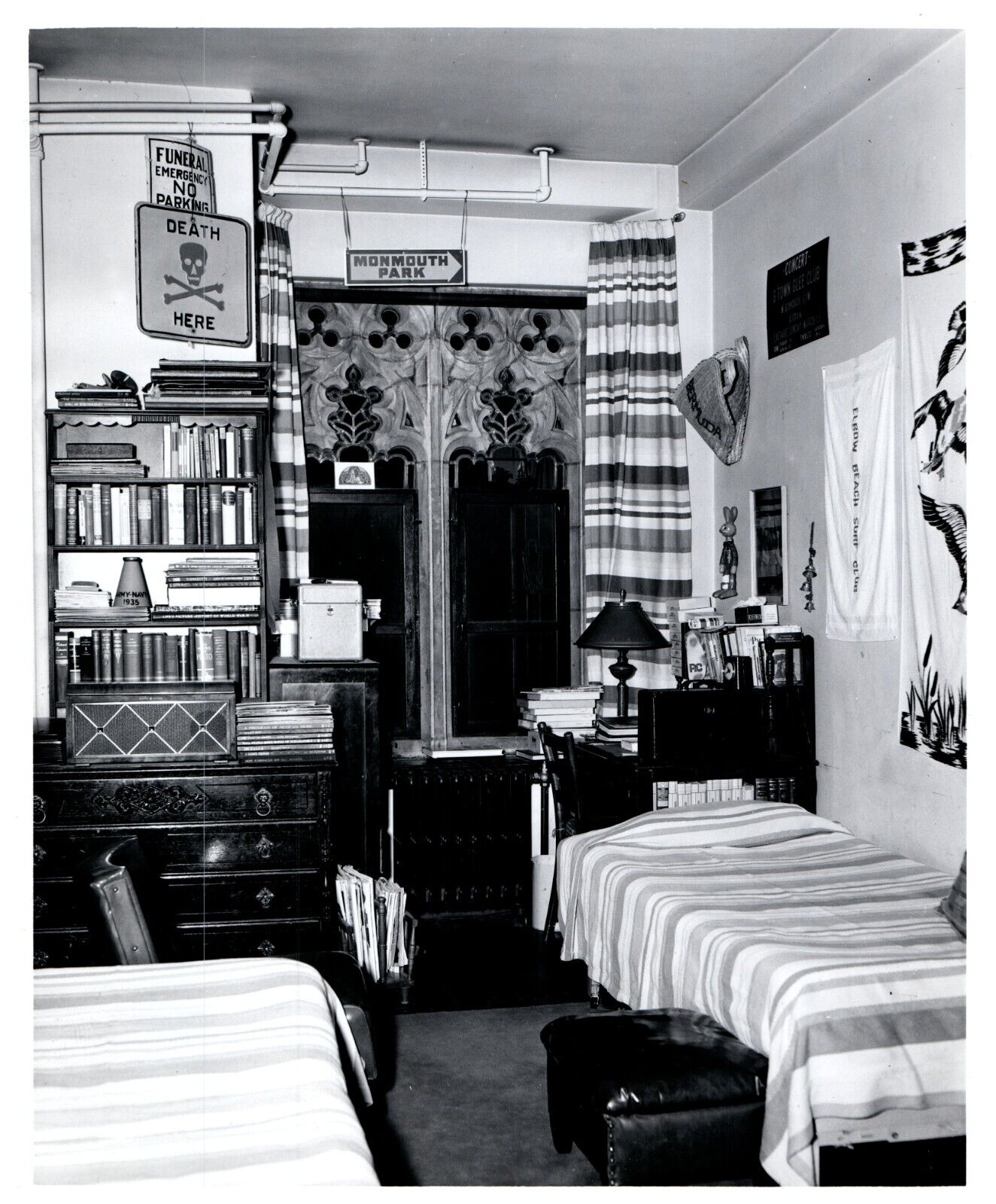 1950s Empty College Dorm Room Odd Weird Vintage Photo 8x10 – techrewinds
